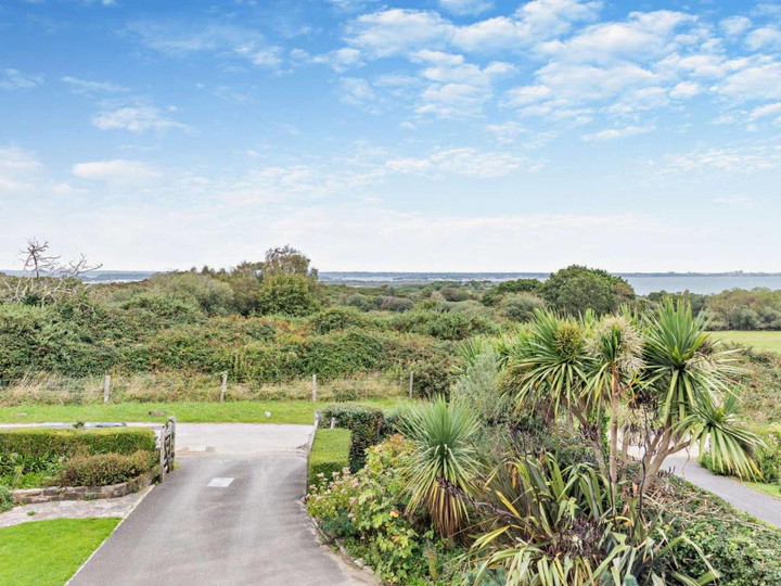 Cottage ∙ 4 Bedrooms ∙ 8 Guests - Sandbanks
