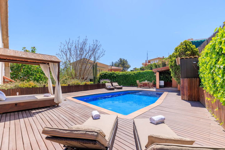260 M² Villa ∙ 8 Habitaciones ∙ 18 Huéspedes - Altafulla