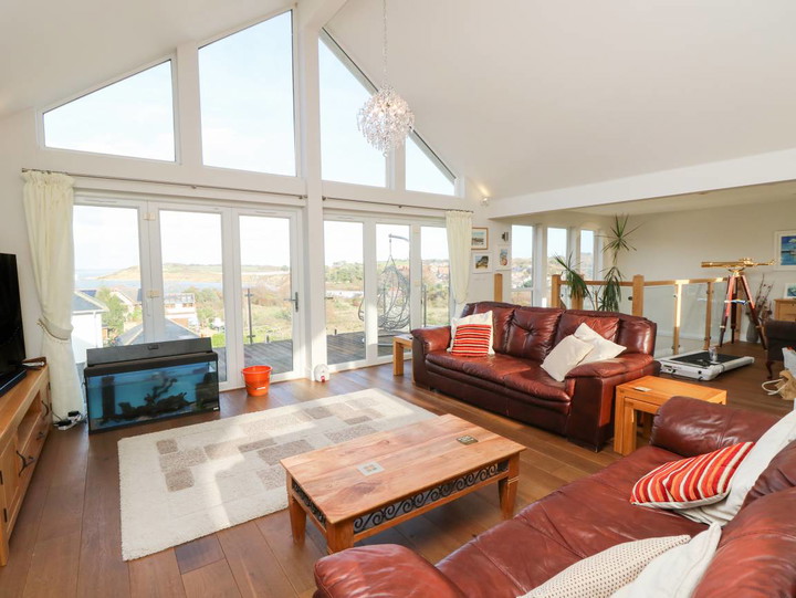 Cottage ∙ 4 Bedrooms ∙ 8 Guests - Lymington