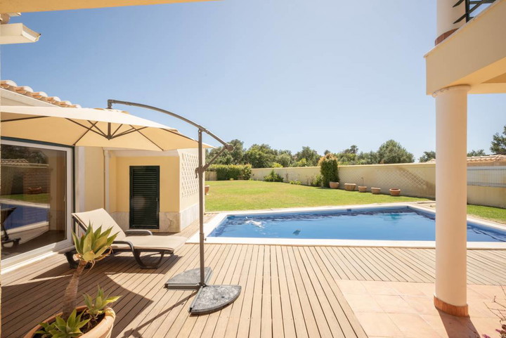 200 M² Villa ∙ 4 Bedrooms ∙ 7 Guests - Estoril