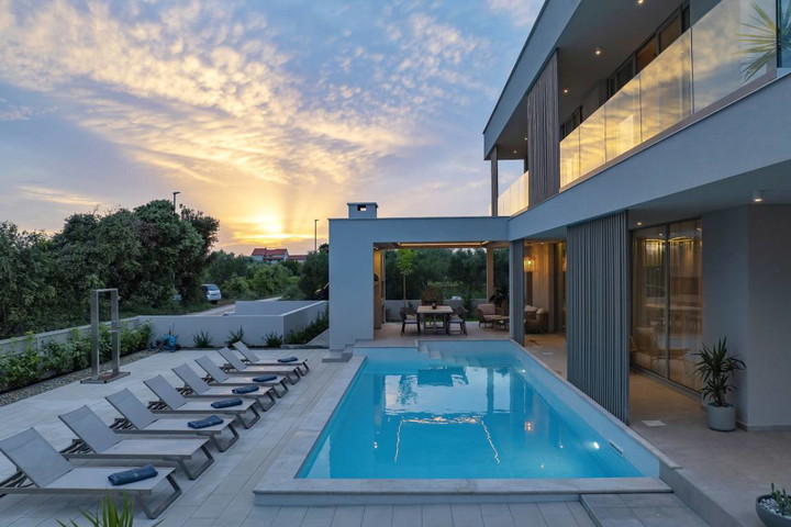280 M² Villa ∙ 4 Bedrooms ∙ 8 Guests - Zadar