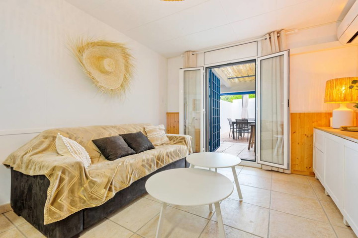 60 M² Villa ∙ 2 Bedrooms ∙ 6 Guests - Empuriabrava