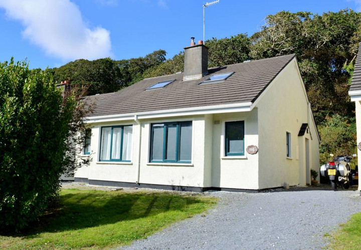 85 M² Cottage ∙ 2 Bedrooms ∙ 4 Guests - Galway