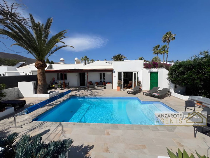 124 M² Villa ∙ 4 Bedrooms ∙ 8 Guests - Playa Blanca