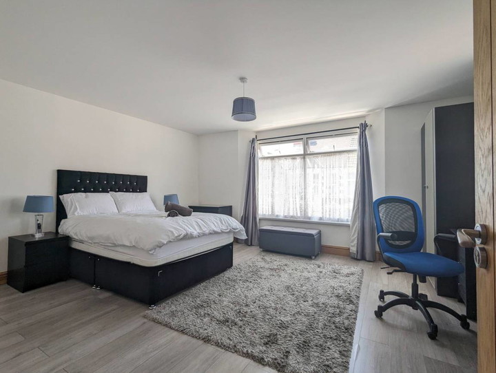 135 M² House ∙ 6 Bedrooms ∙ 10 Guests - Cardiff