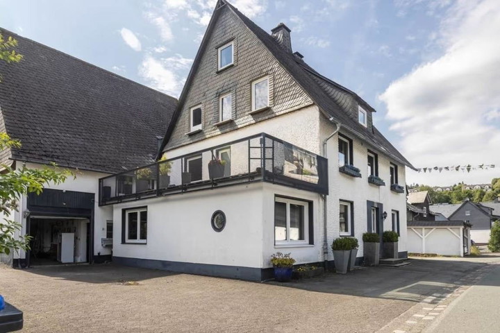 300 M² Ferienhaus ∙ 12 Schlafzimmer ∙ 25 Gäste - Schmallenberg