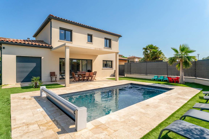 120 M² Maison De Vacances ∙ 5 Chambres ∙ 12 Personnes - Bellegarde