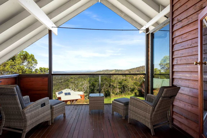 Accommodation ∙ 2 Bedrooms ∙ 4 Guests - Crows Nest