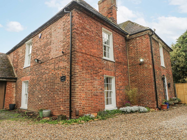 Cottage ∙ 6 Bedrooms ∙ 13 Guests - Kent