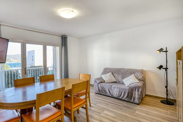 80 M² Apartamento ∙ 3 Habitaciones ∙ 6 Huéspedes - Llançà