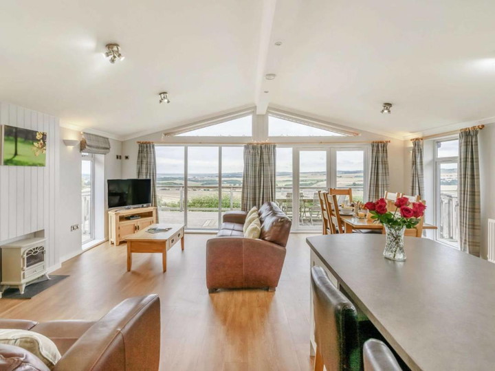 Lodge ∙ 3 Bedrooms ∙ 6 Guests - Dundee