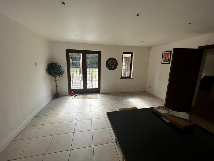 500 M² House ∙ 5 Bedrooms ∙ 8 Guests - Bracknell