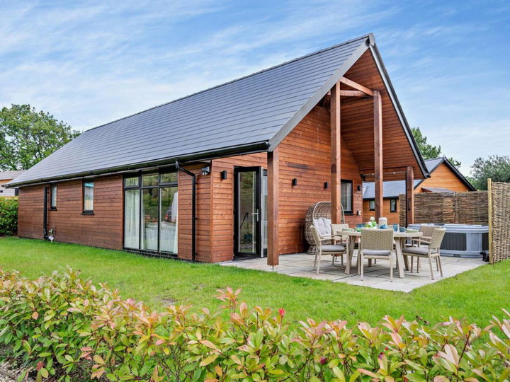 Lodge ∙ 3 Bedrooms ∙ 6 Guests - Swansea