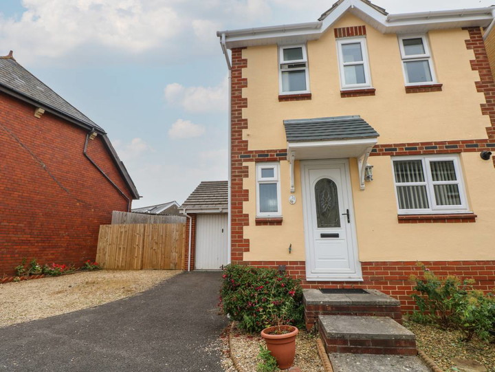 Cottage ∙ 3 Bedrooms ∙ 4 Guests - Barry