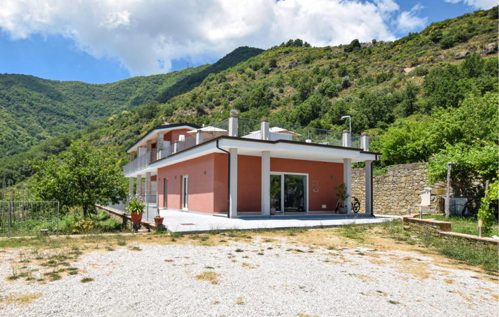 250 M² House ∙ 6 Bedrooms ∙ 12 Guests - Acciaroli