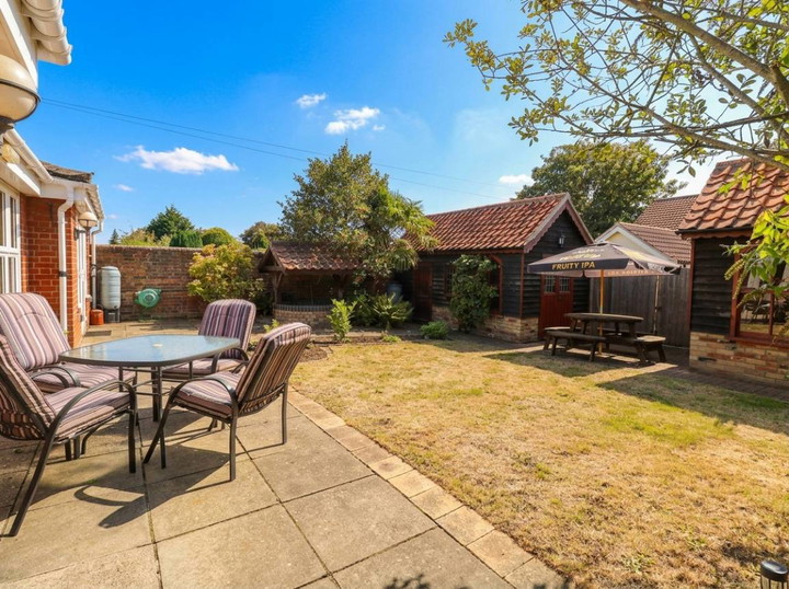 Cottage ∙ 2 Bedrooms ∙ 4 Guests - Lowestoft