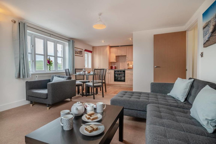 Apartment ∙ 2 Bedrooms ∙ 4 Guests - Burton Bradstock