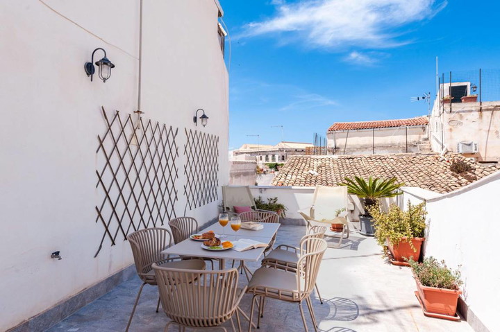 210 M² Apartment ∙ 5 Bedrooms ∙ 15 Guests - Syracuse