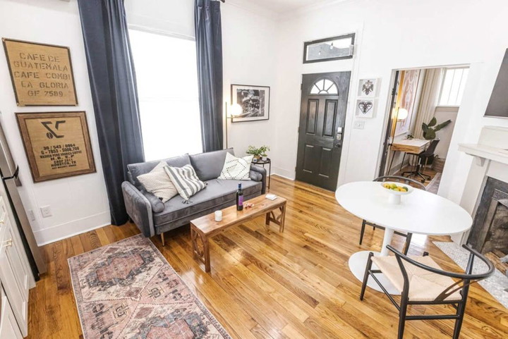 Apartment ∙ 8 Bedrooms ∙ 26 Guests - Lafayette, LA