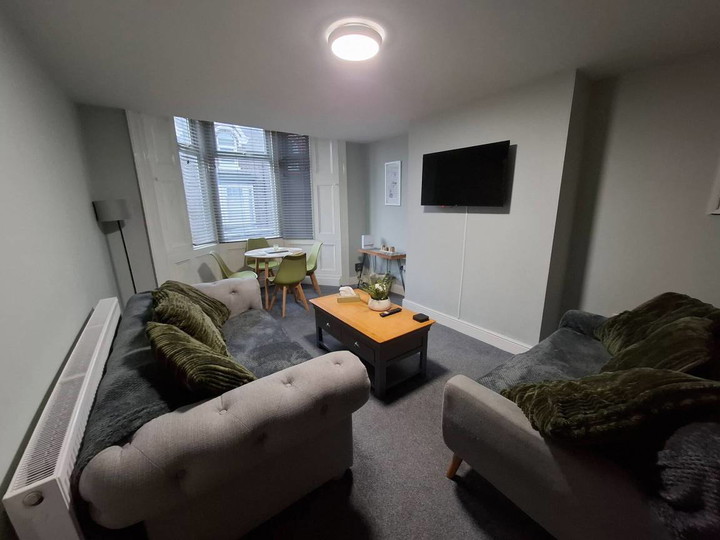 200 M² House ∙ 4 Bedrooms ∙ 5 Guests - Sunderland
