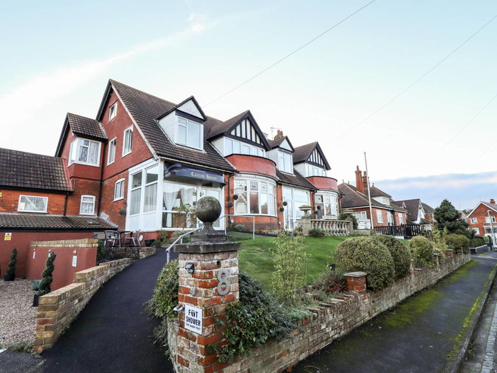Cottage ∙ 13 Bedrooms ∙ 29 Guests - Lincolnshire