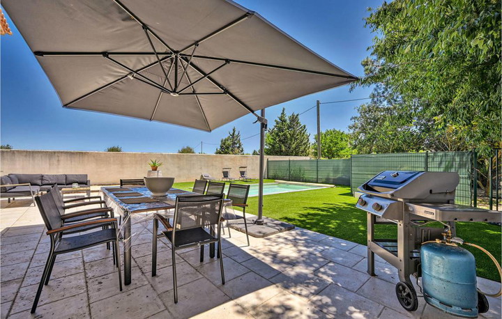 140 M² Maison De Vacances ∙ 4 Chambres ∙ 8 Personnes - Nîmes