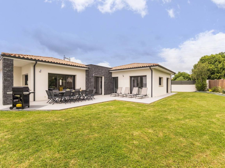 205 M² Cottage ∙ 4 Bedrooms ∙ 12 Guests - Nantes