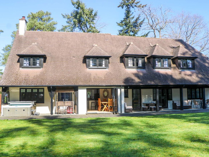 Cottage ∙ 6 Bedrooms ∙ 12 Guests - Ringwood
