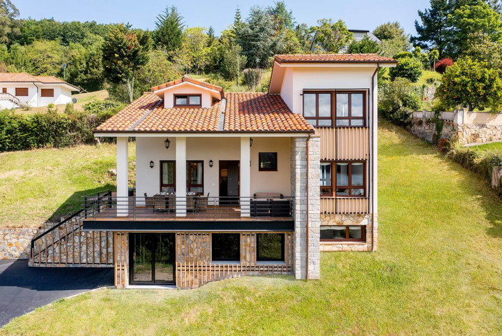 280 M² House ∙ 5 Bedrooms ∙ 10 Guests - Villaviciosa
