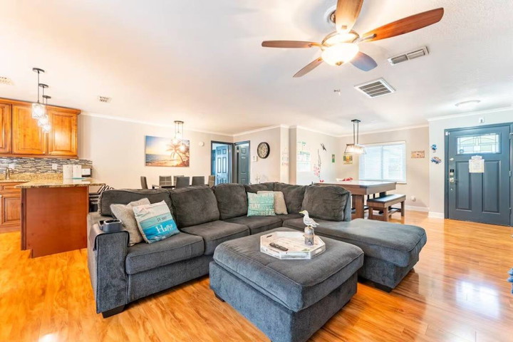 House ∙ 4 Bedrooms ∙ 10 Guests - Dunedin, FL