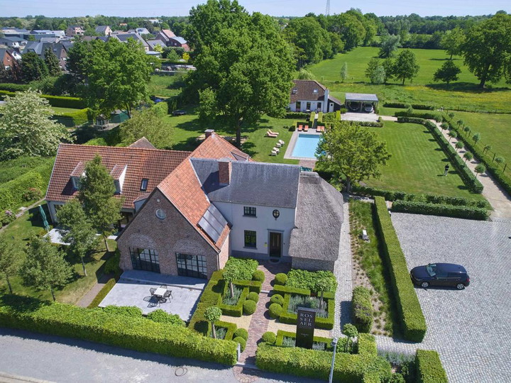 670 M² Villa ∙ 10 Bedrooms ∙ 25 Guests - Ham