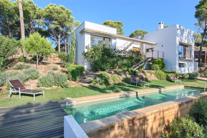 160 M² Villa ∙ 3 Bedrooms ∙ 6 Guests - Tamariu