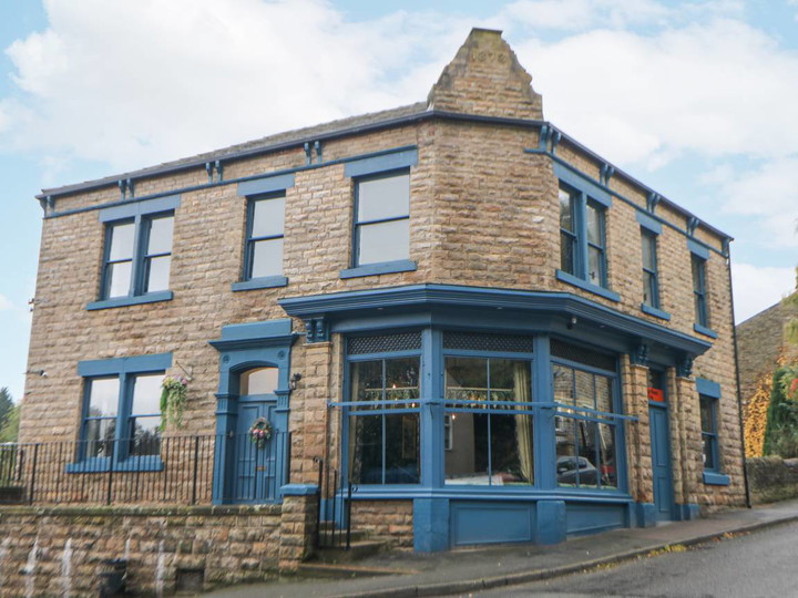 Cottage ∙ 6 Bedrooms ∙ 14 Guests - Macclesfield