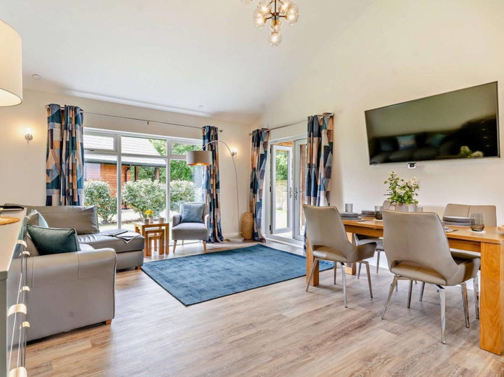 Lodge ∙ 2 Bedrooms ∙ 4 Guests - Llanelli