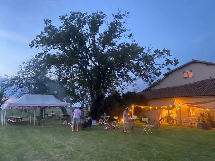 220 M² Cottage ∙ 4 Chambres ∙ 14 Personnes - Beaujolais