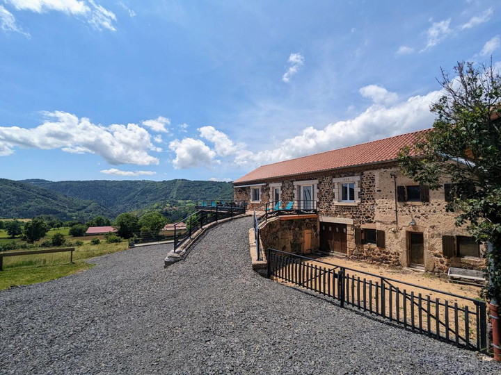 120 M² Cottage ∙ 3 Bedrooms ∙ 10 Guests - Auvergne