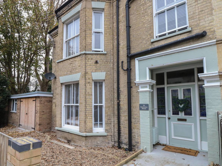 Cottage ∙ 6 Bedrooms ∙ 12 Guests - Lowestoft