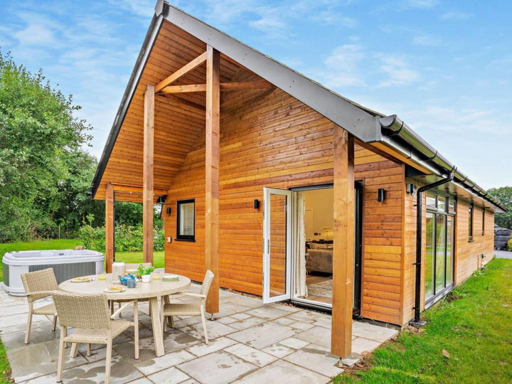 Lodge ∙ 3 Bedrooms ∙ 6 Guests - Swansea