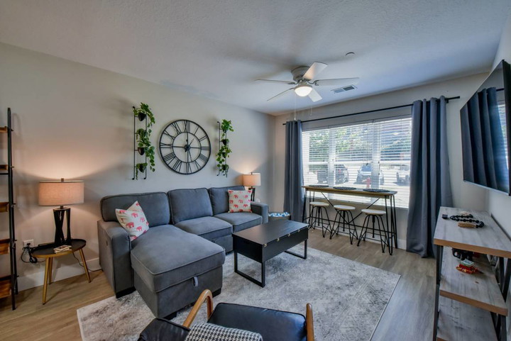 Condo ∙ 3 Bedrooms ∙ 8 Guests - Tuscaloosa, AL