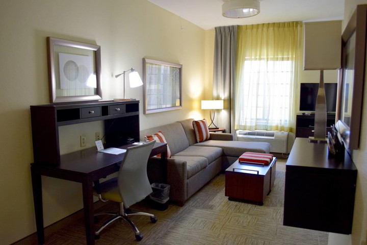 Hotel ∙ 2 Bedrooms ∙ 8 Guests - Sugar Land, TX