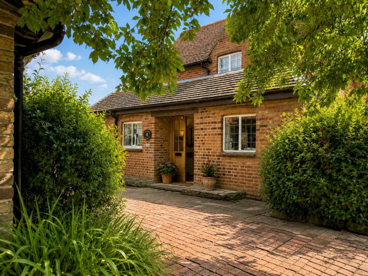 149 M² House ∙ 3 Bedrooms ∙ 6 Guests - Stevenage