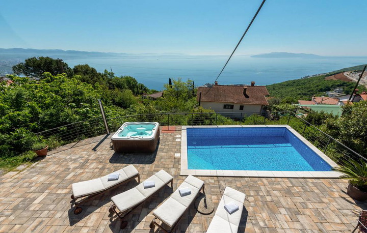 98 M² House ∙ 4 Bedrooms ∙ 6 Guests - Opatija