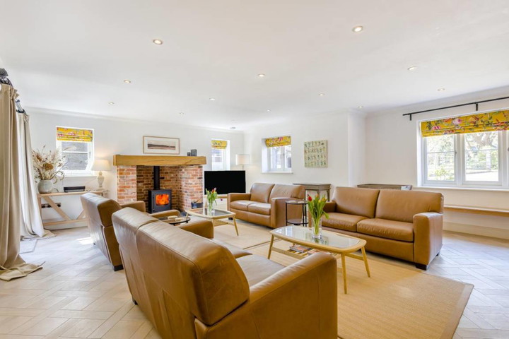 Cottage ∙ 5 Bedrooms ∙ 12 Guests - Southwold