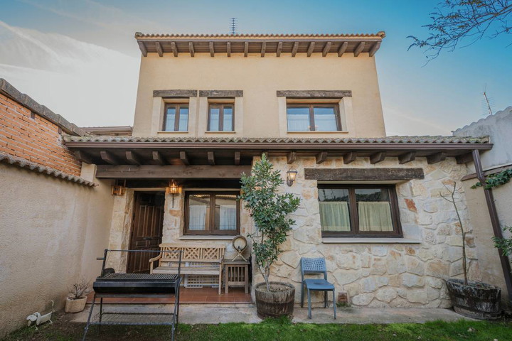270 M² Casa ∙ 5 Habitaciones ∙ 10 Huéspedes - Riaza