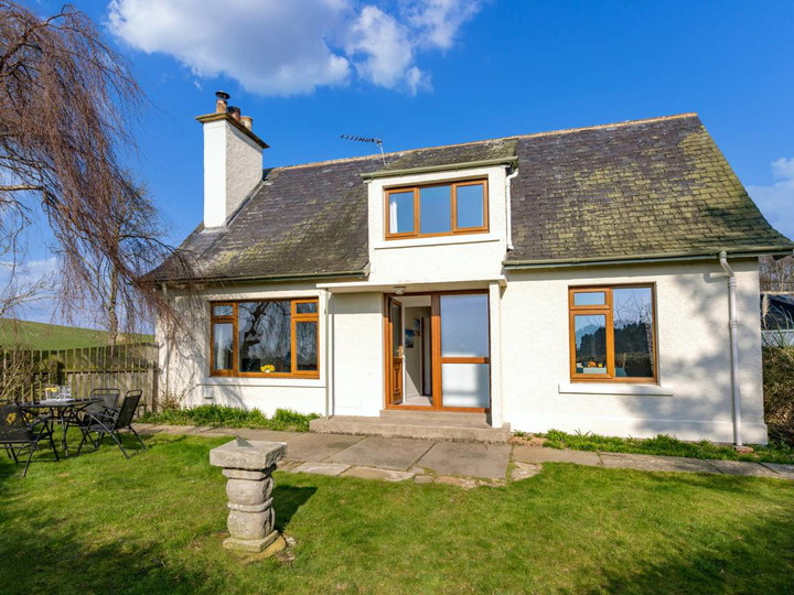 Cottage ∙ 2 Bedrooms ∙ 4 Guests - Elgin