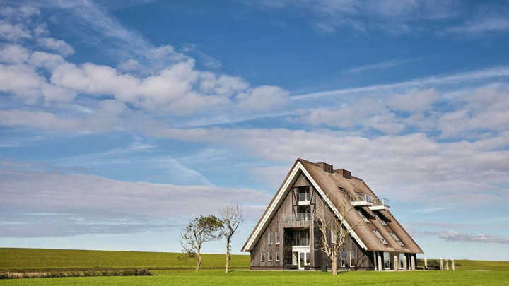 800 M² Apartment ∙ 10 Bedrooms ∙ 22 Guests - Ameland