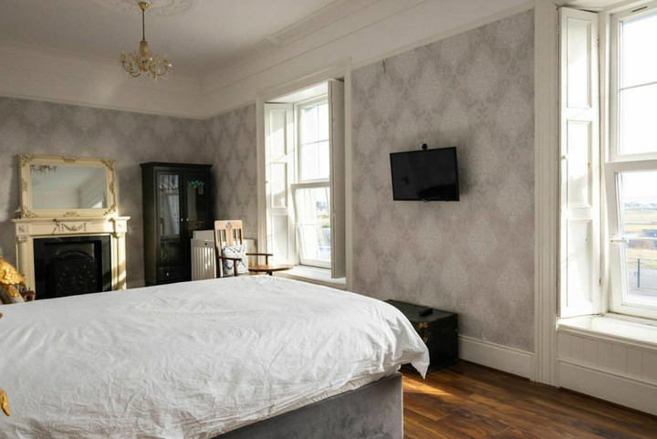 29 M² House ∙ 5 Bedrooms ∙ 13 Guests - Tramore