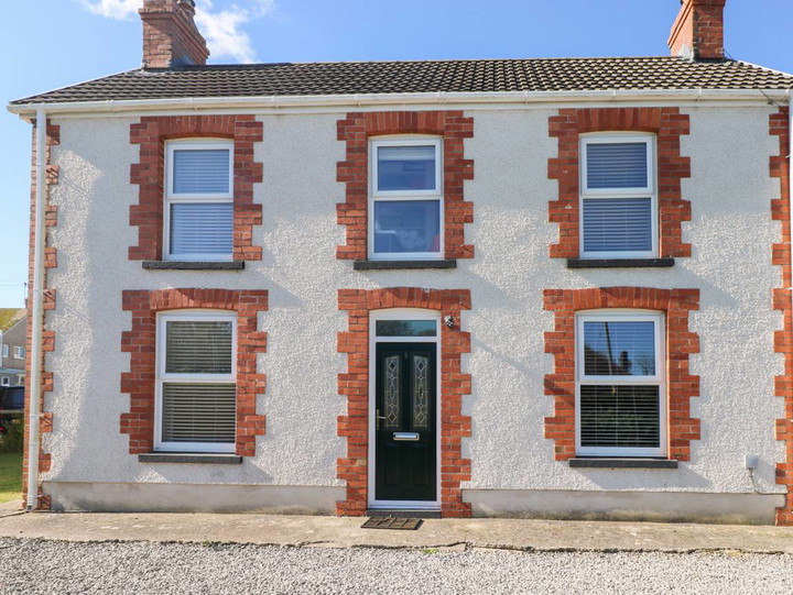 Cottage ∙ 4 Bedrooms ∙ 8 Guests - Llanelli