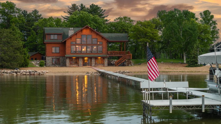 Cabin ∙ 5 Bedrooms ∙ 16 Guests - Breezy Point, MN