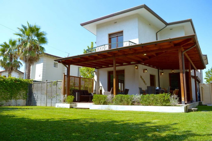 130 M² Villa ∙ 4 Bedrooms ∙ 8 Guests - Massa